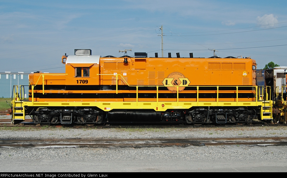LDRR 1709 in a fresh brand new paint job.